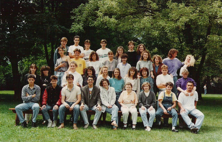 Photo de classe Terminale B de 1990, Lycée Pierre Du Terrail - Copains d'avant