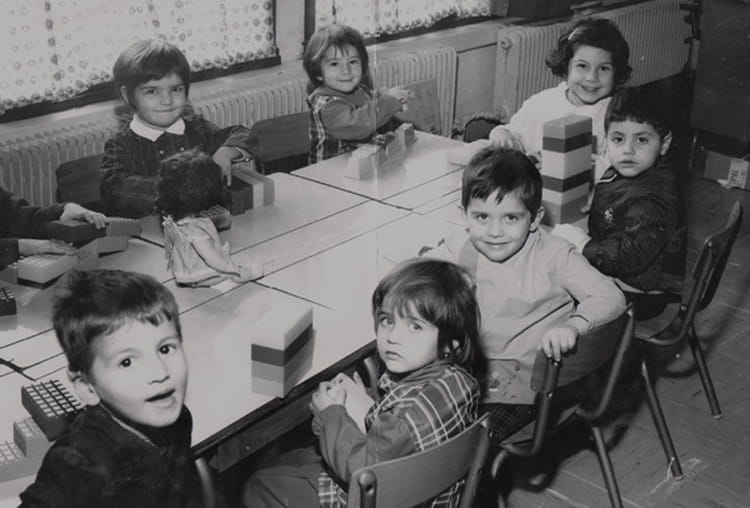Photo de classe Un moment de repos bien merité de 1969, Ecole La ...