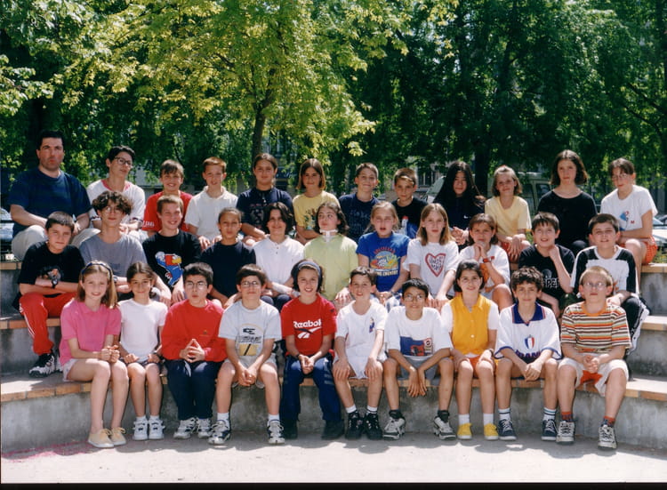 Photo de classe CM2A de 1997, ECOLE PRIMAIRE EDGAR QUINET - Copains d'avant