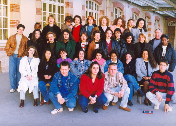 Photo de classe 1ère A2 de 1991, Lycée P. Bayen - Copains d'avant