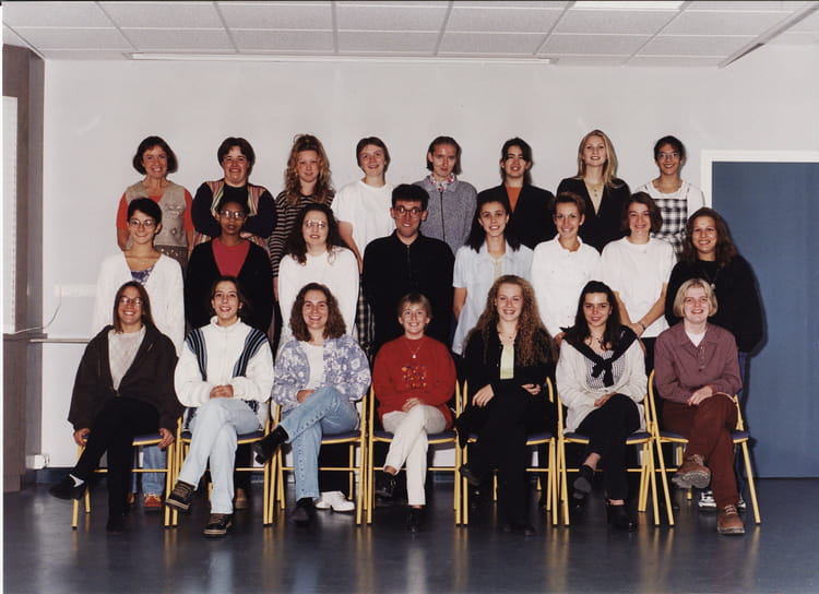 Photo de classe BAC PRO Secrétariat de 1998, Lycée Professionnel Emile Zola - Copains d'avant