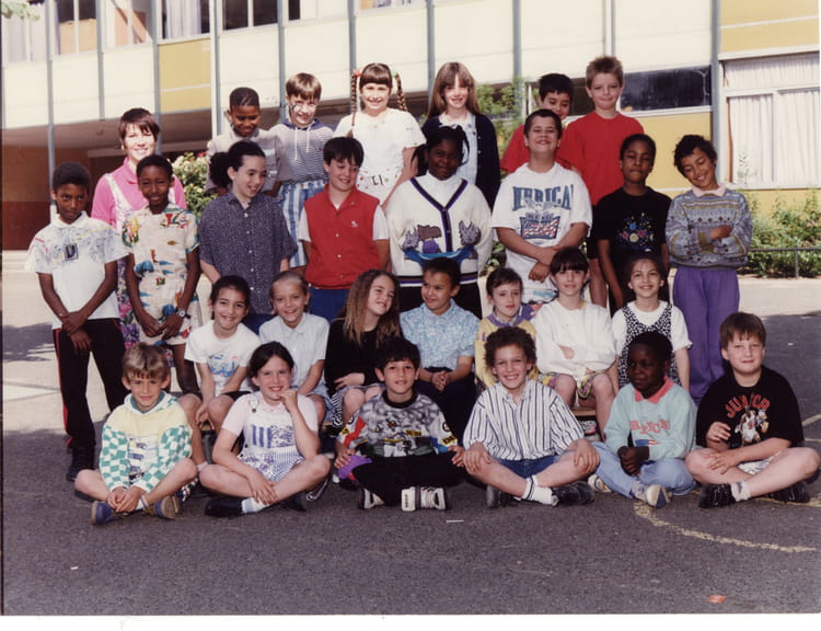 Photo de classe CE2 de 1992, ECOLE JACQUES SOLOMON - Copains d'avant
