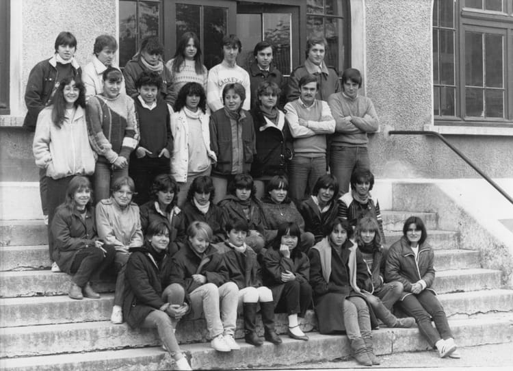 Photo de classe Bep comta/informatique de 1983, LYCEE GAMBETTA - Copains d'avant