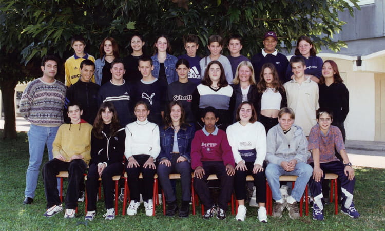 Photo de classe 3ème6 de 2000, Collège Robert Morel - Copains d'avant