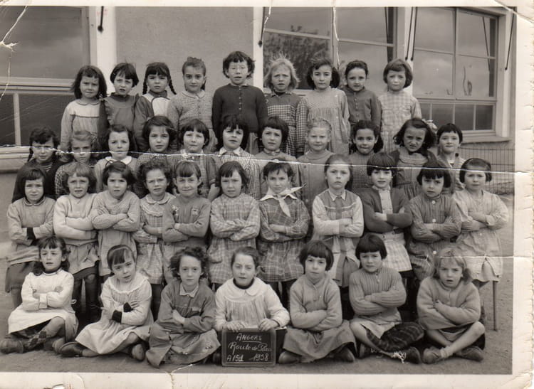 Photo de classe CE1 de 1958, ECOLE HENRI CHIRON - Copains d'avant Photo de classe CE1 de 1958, ECOLE HENRI CHIRON - Copains d'avant