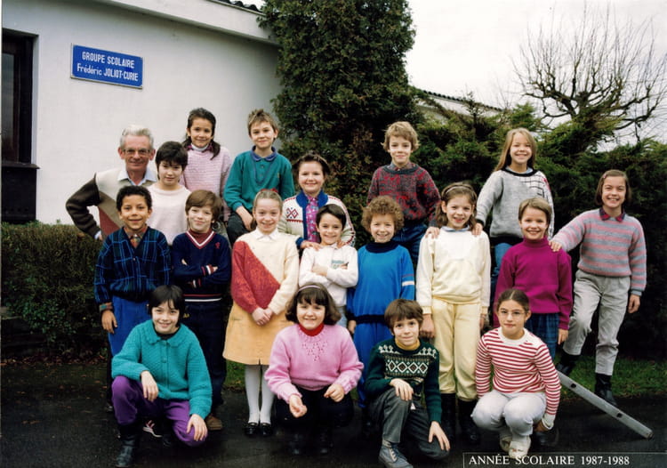Photo de classe Cm1 ecole frederic joliot curie de 1988, Ecole Irene Et ...