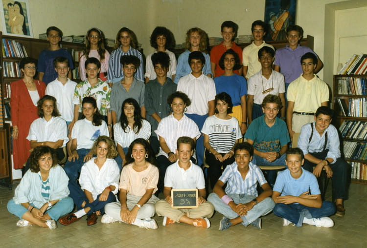 Photo de classe 3eme A 1987 1988 de 1987, Collège Roustan - Copains d'avant