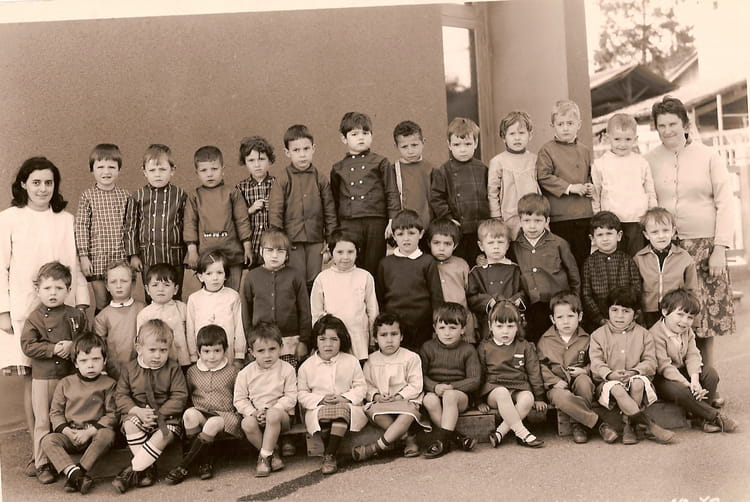 Photo de classe Classe enfantine de 1968, ECOLE MATERNELLE ET PRIMAIRE ...