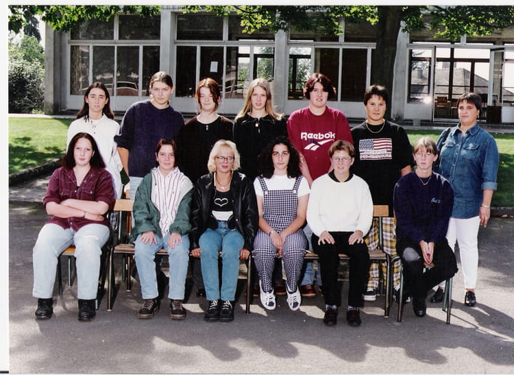 photo-de-classe-seconde-bep-bio-service-de-1997-lyc-e-professionnel
