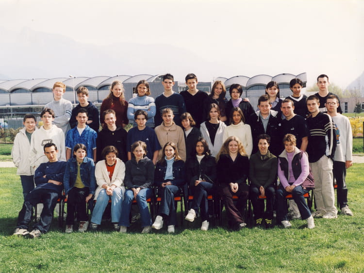Photo de classe 2nd A de 2001, Lycée Pierre Beghin - Copains d'avant