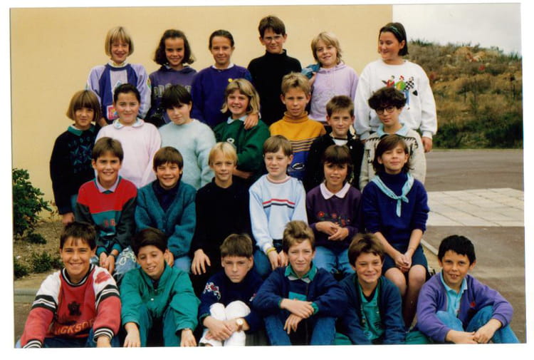 Photo de classe 6 ORANGE de 1989, Collège Kerfontaine - Copains d'avant