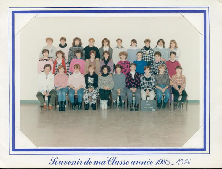 Photo de classe 2CS de 1985, Lycée Professionnel Roberval - Copains d'avant