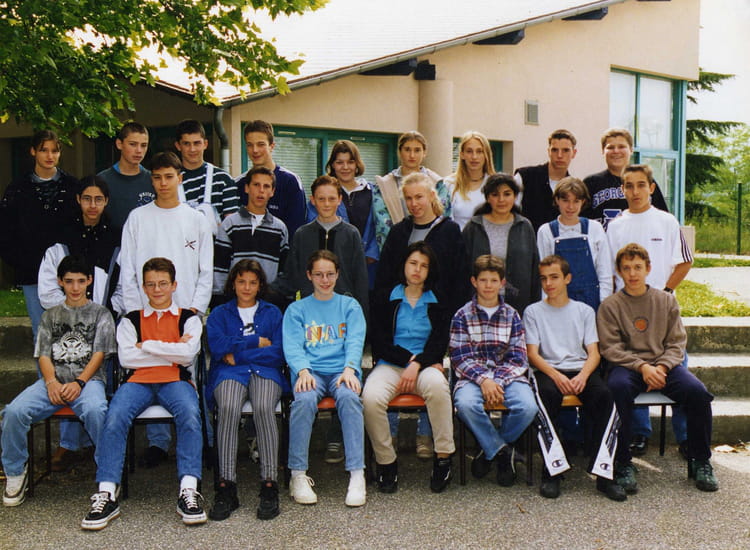 Photo de classe 4emeE de 1997, Collège Pierre Et Marie Curie - Copains ...
