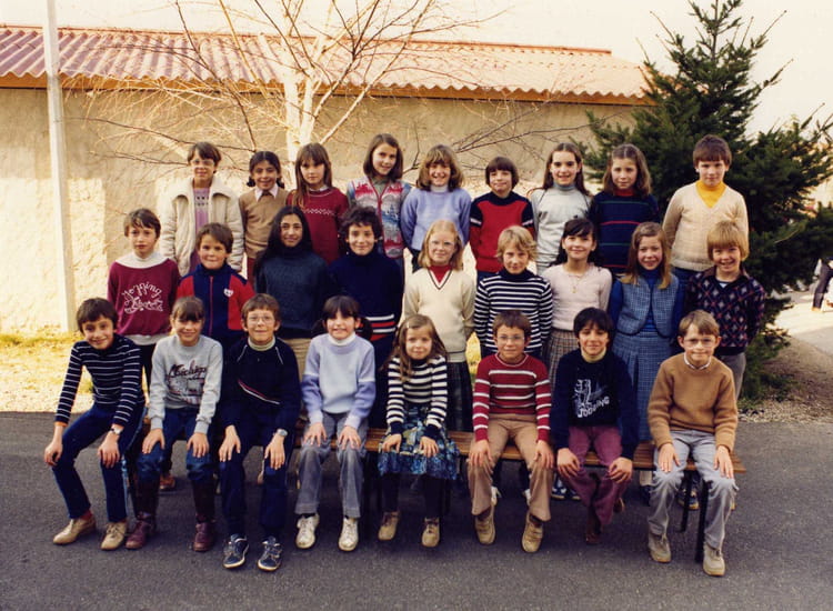 Photo de classe CM1 1981-1982 M. Brun de 1982, Ecole R Robin (Saint ...