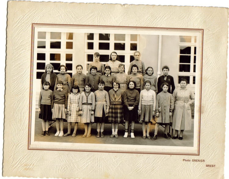 Photo de classe Classe du certif de 1957, ECOLE KERICHEN - Copains d'avant