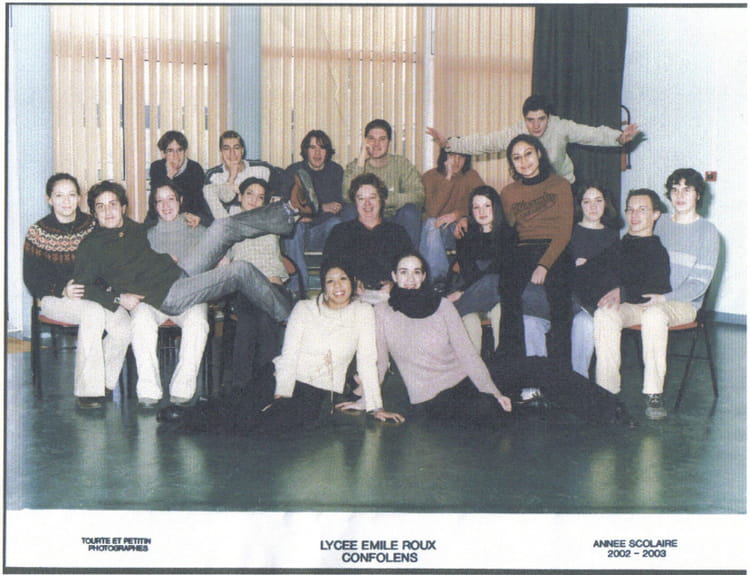 Photo de classe Terminale ES de 2002, Lycée Emile Roux - Copains d'avant