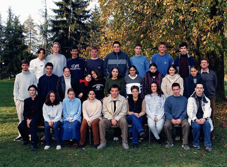 Photo de classe Première S2 de 2002, Lycée Saint-joseph - Copains d'avant