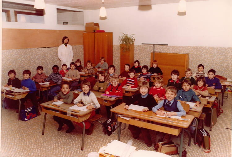 Photo de classe CE1 de 1977, Ecole Pierre Et Marie Curie (Cleon ...