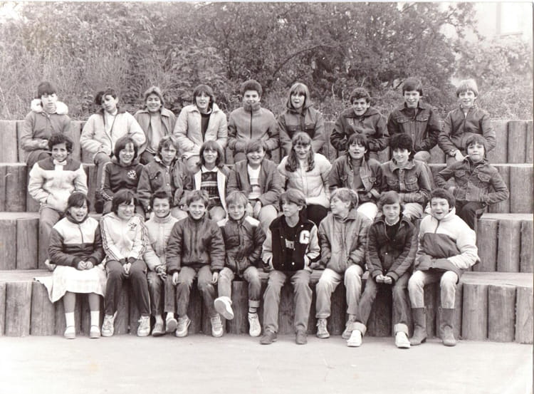 Photo de classe 5eD de 1983, Collège De L'isle - Copains d'avant Photo de classe 5eD de 1983, Collège De L'isle - Copains d'avant