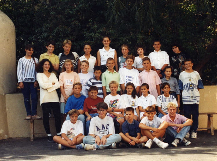 Photo de classe 5eme rouge? de 1992, Collège Bon Accueil - Copains d'avant