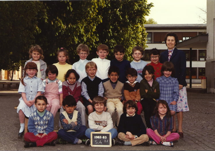 Photo de classe CP 1982-83 classe de Mme Evrard de 1982, Ecole Exen ... Photo de classe CP 1982-83 classe de Mme Evrard de 1982, Ecole Exen ...