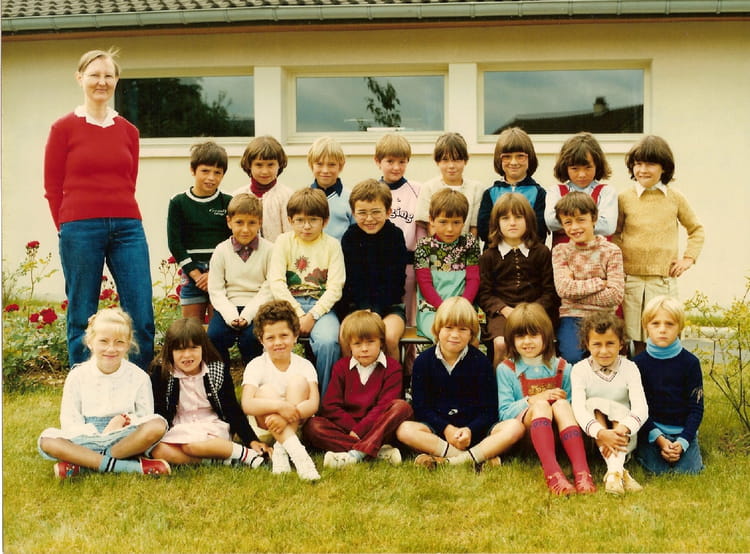 Photo de classe CP de 1982, Ecole Place De La Mairie (Glaire) - Copains ...
