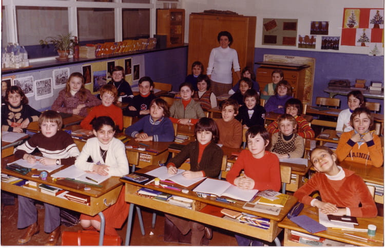 Photo de classe CM2 (n°2) de 1976, ECOLE EMILE ROUX - Copains d'avant