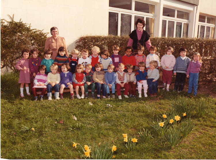 Photo de classe 2eme annee de maternelle de 1983, EUSTACHE RESTOUT ...