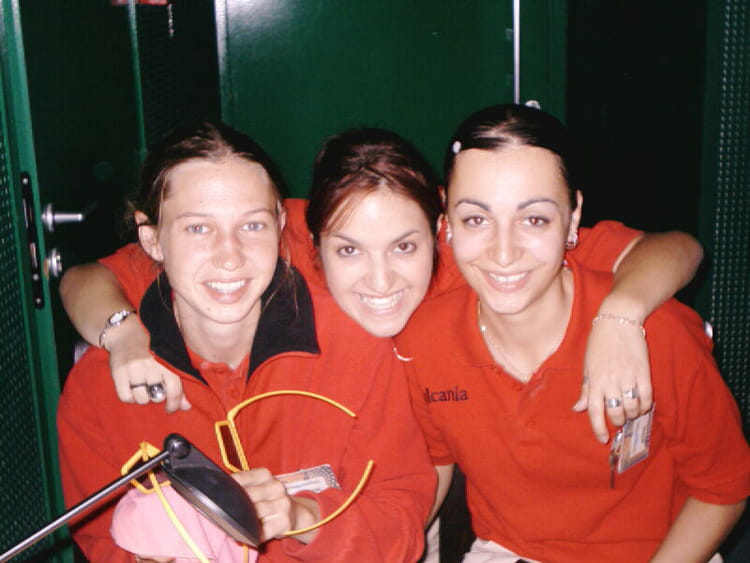Photo de classe Solenne,maria et moi de 2004, VULCANIA - Copains d'avant