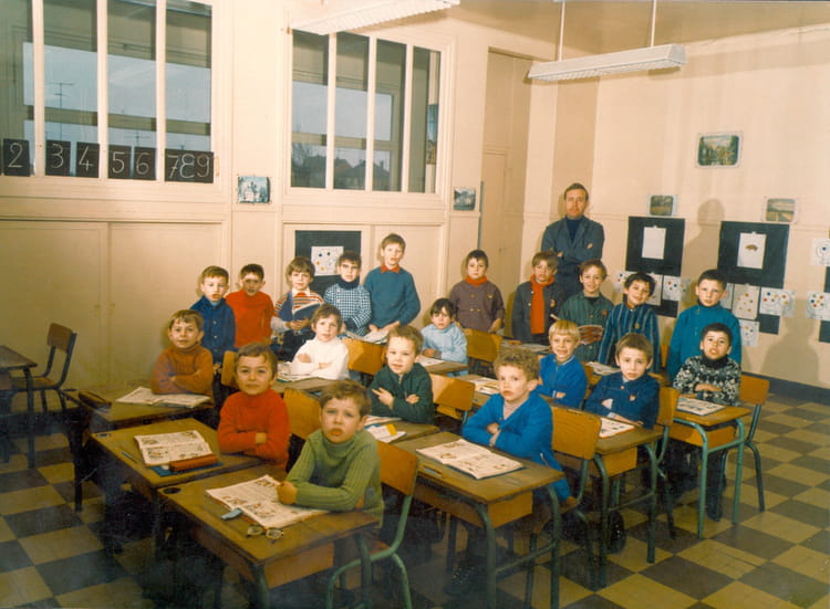 Photo de classe Classe de CP de M. Masson 1971-1972 de 1972, Ecole ...
