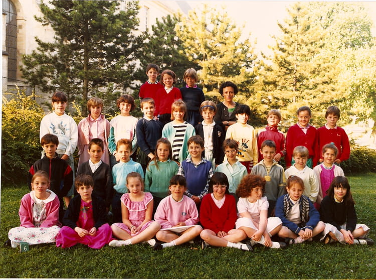 Photo de classe CE2 de 1988, ECOLE NICOLAS ROLAND - Copains d'avant