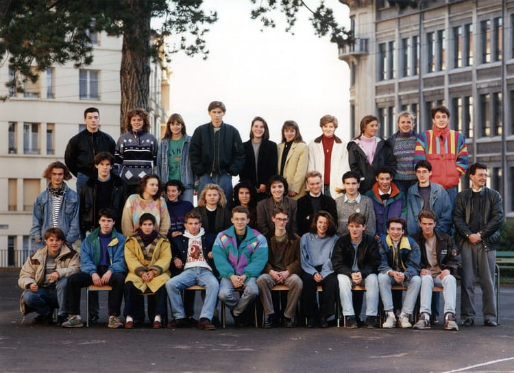 Photo de classe 1° B de 1990, Lycée Jules Haag - Copains d'avant