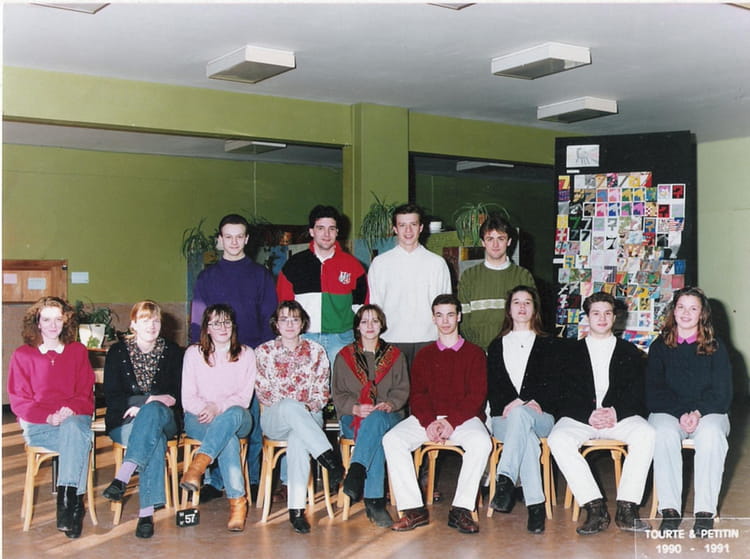 Photo de classe 1ère Bac Pro Vente-Représentation de 1990, Lycée Pierre ...