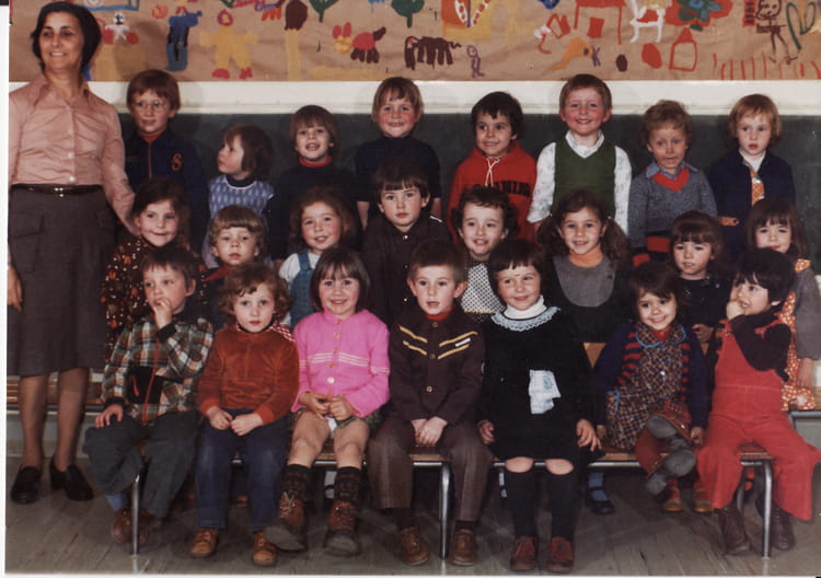 Photo de classe 2ème année de maternelle de 1977, BERNIOLLE - Copains d ...