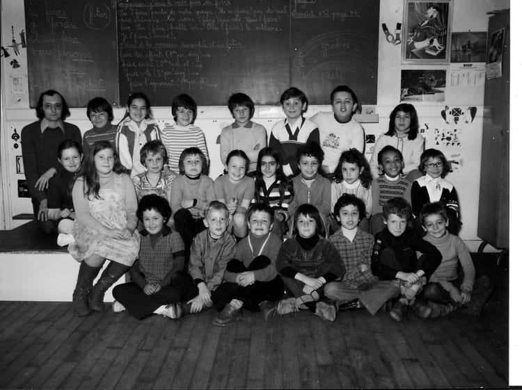 Photo de classe CE2 de 1977, ECOLE QUINET EDGAR - Copains d'avant