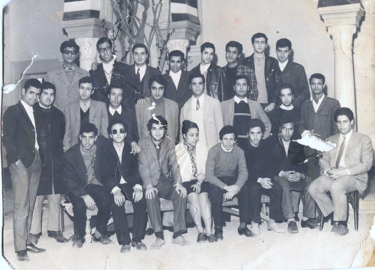 Photo de classe Terminale lettres classiques B de 1970, COLLEGE SADIKI ...