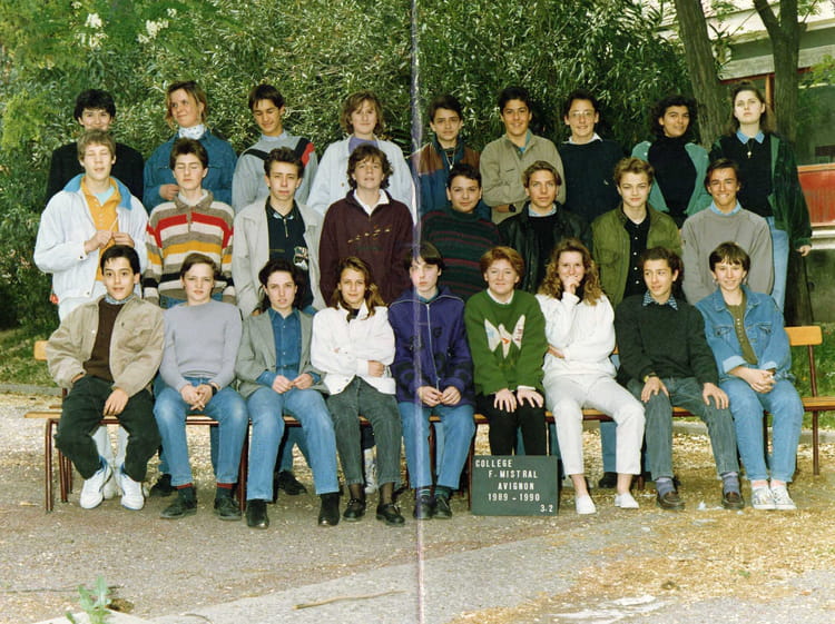 Photo de classe 3ème 2 Collège Frédéric Mistral AVIGNON en 1989 de 1989 ...