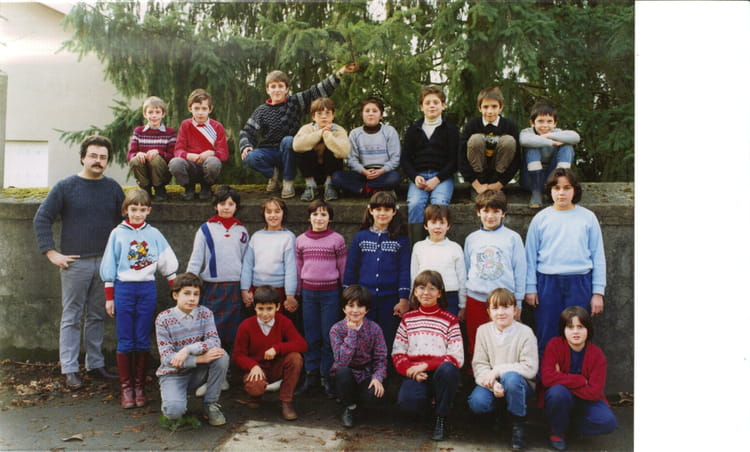 Photo de classe CM1 de 1985, Ecole Irene Et Frederic Joliot Curie ...
