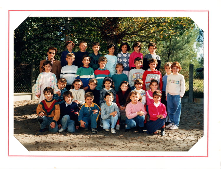Photo de classe CE2 Mme BOURGEON de 1986, ECOLE MAGONTY - Copains d'avant
