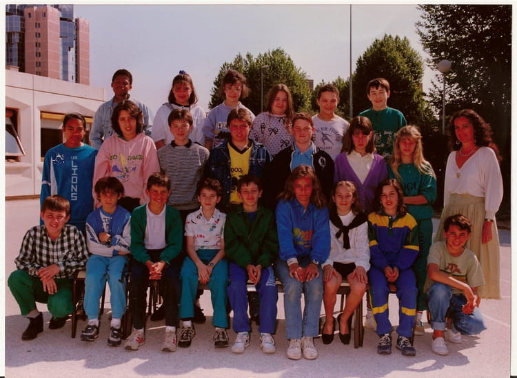 Photo de classe Sixième de 1989, COLLEGE LA RODE - Copains d'avant