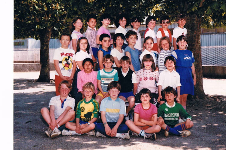 Photo de classe CM1 de 1984, ECOLE GARROS - Copains d'avant
