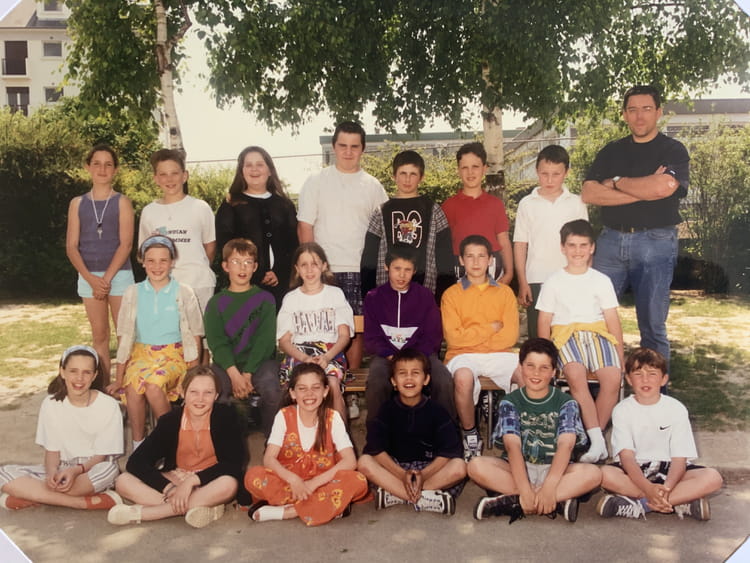 Photo de classe CM1/CM2 avec Lionel Grouet 97/98 de 1997, EUSTACHE ...