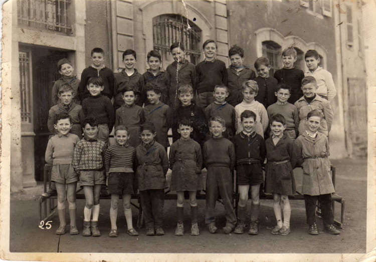 Photo de classe Classe "ancienne poste" de 1957, LE PALAIS - Copains d ...