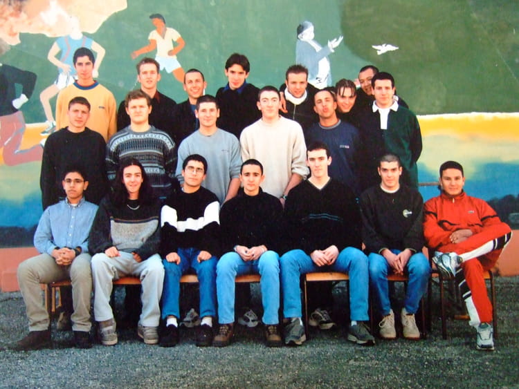 Photo de classe Terminale STI Génie Electrotechnique de 2001, Lycée Du ...