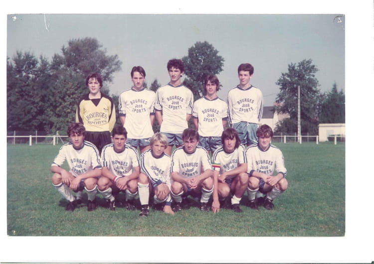Photo de classe Junior FC BOURGES de 1985, FCB - Copains d'avant