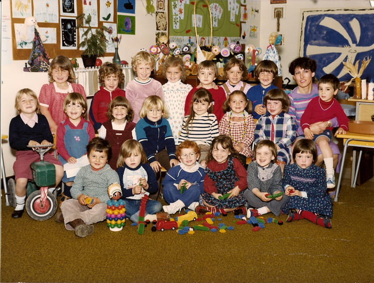 Photo de classe école maternelle de 1980, EUSTACHE RESTOUT - Copains d ...