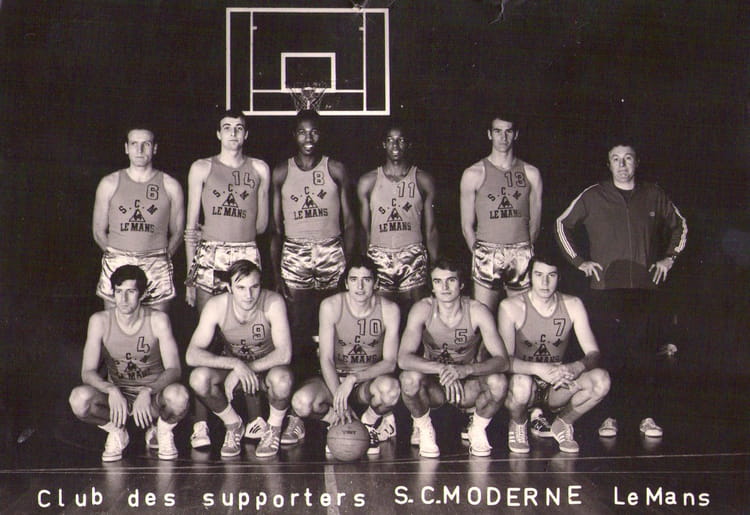 Photo de classe Equipe 1 masculine du SCM de 1970, SCM SPORTING CLUB ...