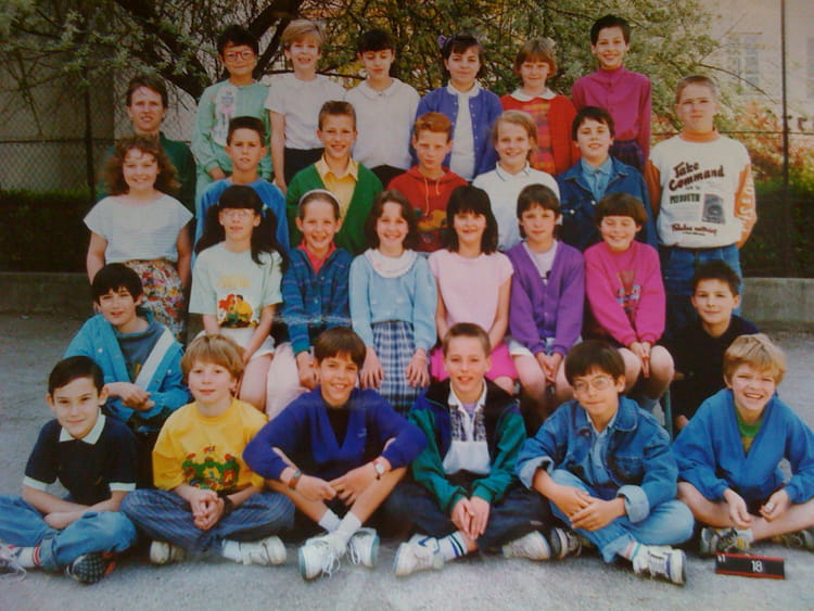 Photo de classe CM1 de 1990, ECOLE NOTRE DAME PERRIER - Copains d'avant