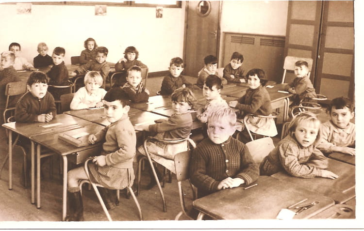 Photo de classe Dernière année de maternelle de 1956, ECOLE PRIMAIRE ...