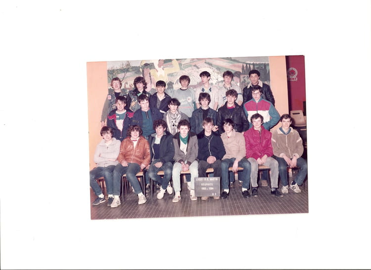 Photo de classe Pierre emile martin de 1983, Lycée Pierre-emile Martin - Copains d'avant